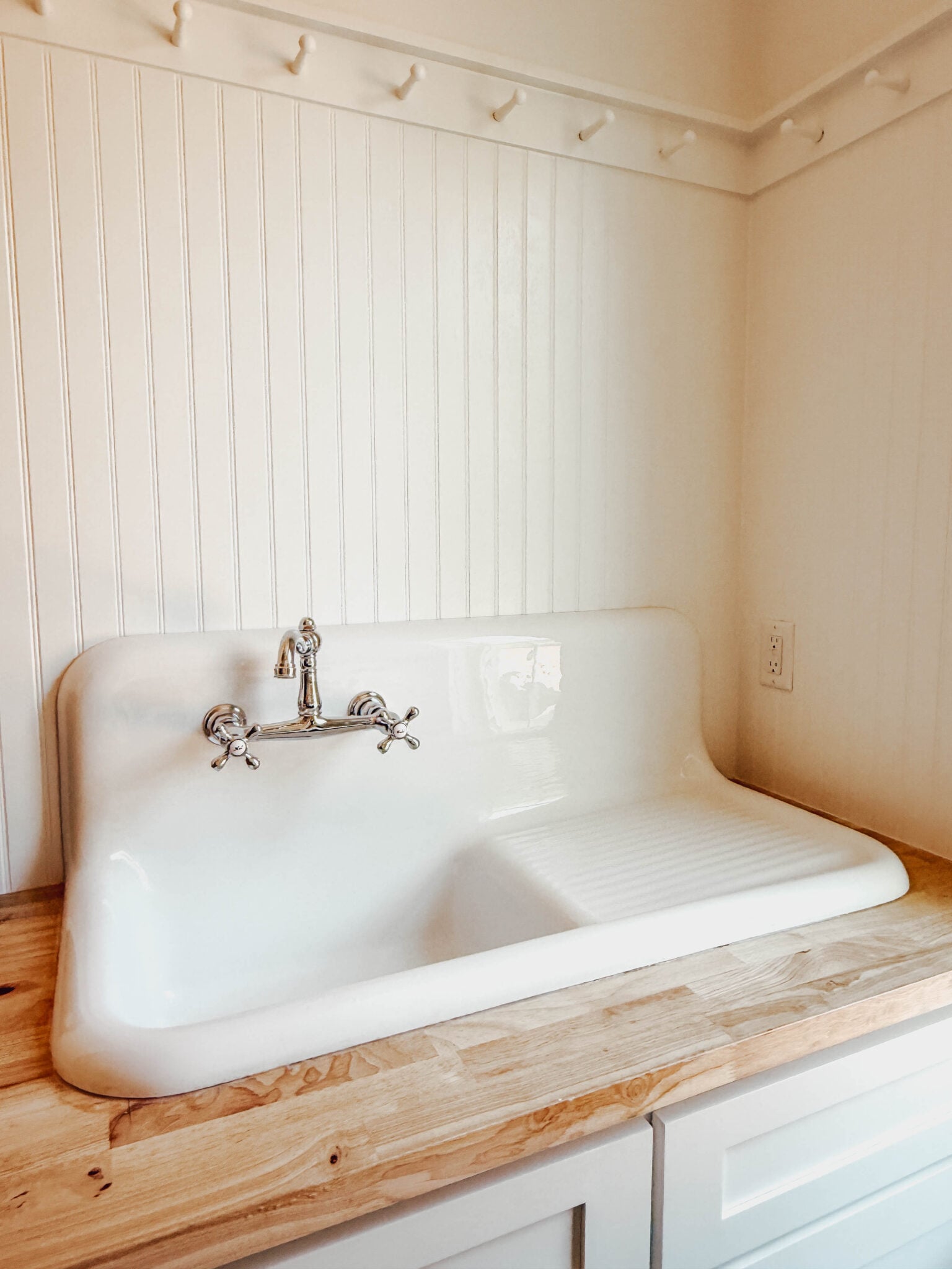 Vintage Farmhouse Kitchen Sinks | Old Salt Farm